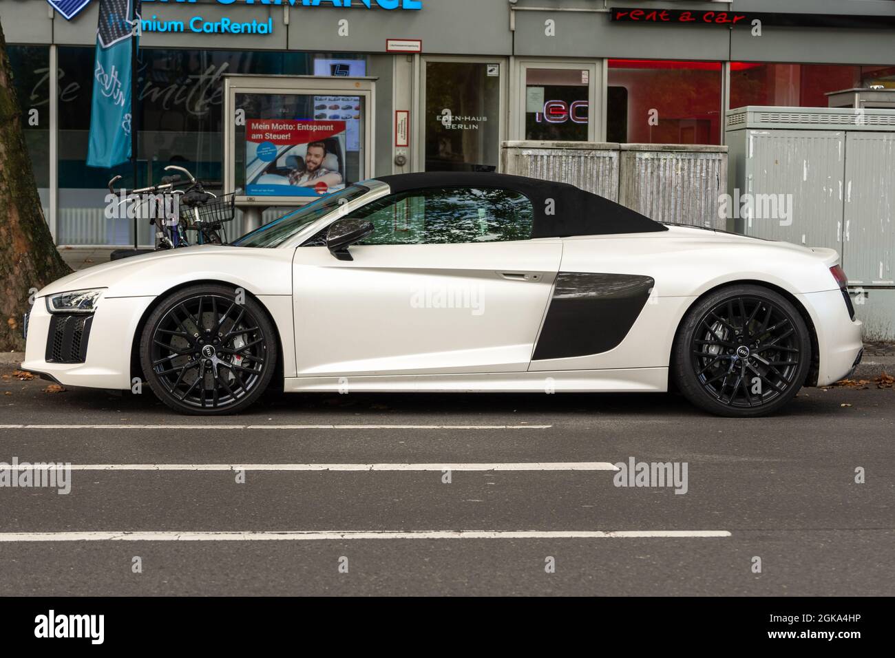Audi R8 from the side Stock Photo - Alamy