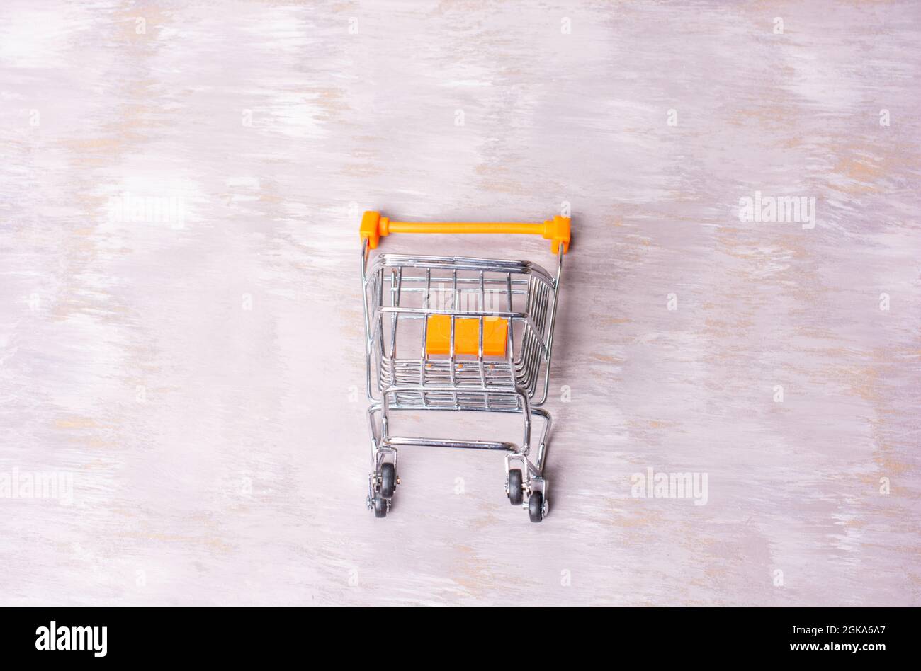 single empty shopping-cart as business concept Stock Photo - Alamy