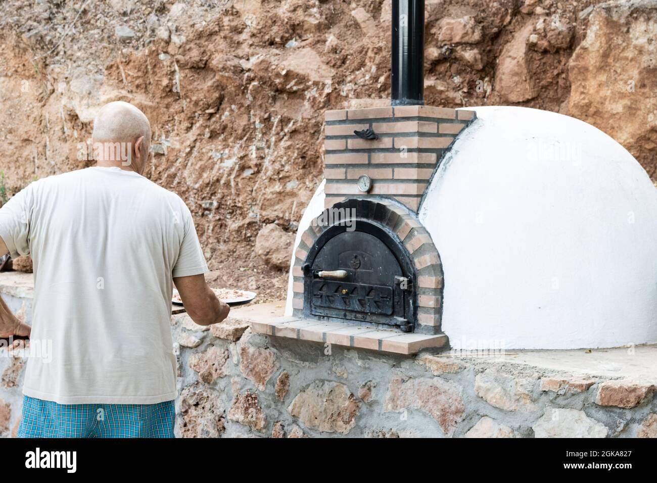 Putting pizza in brick oven hi-res stock photography and images - Alamy