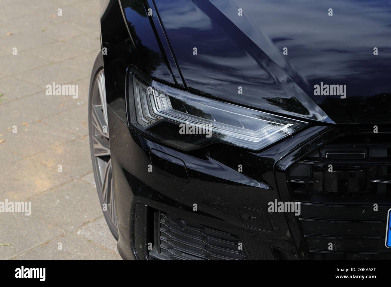 Daytime running lights hi-res stock photography and images - Alamy