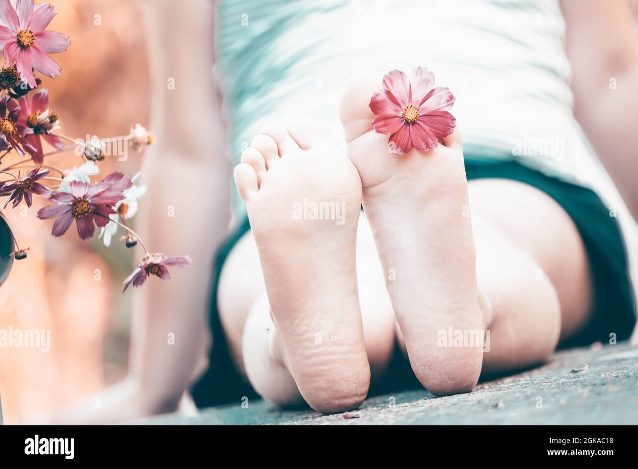 Feet flowers between toes hi-res stock photography and images - Alamy
