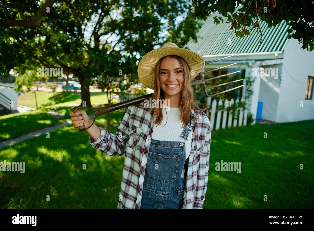 Lady outside front of house hi-res stock photography and images - Alamy
