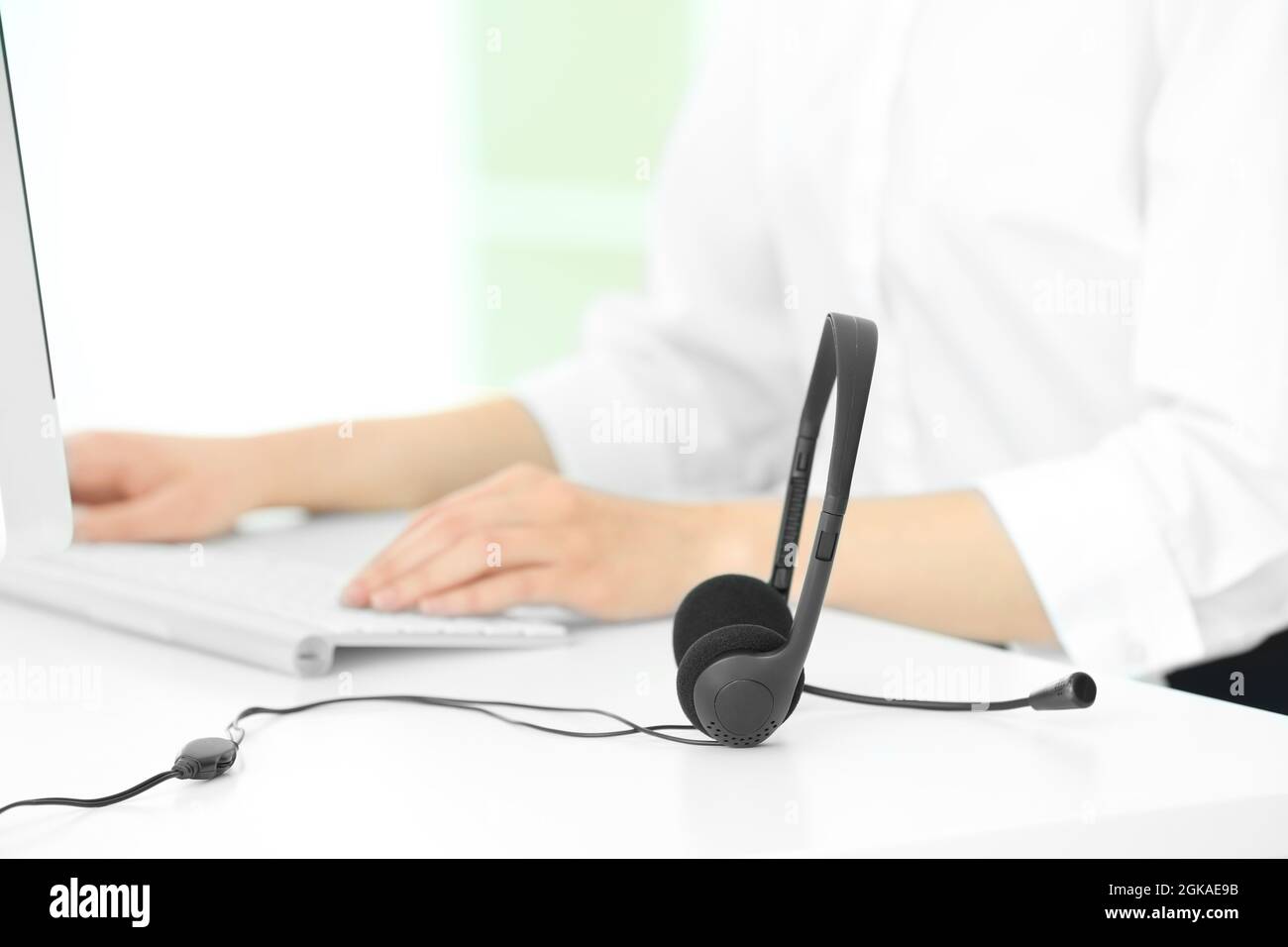 Headset on table of technical support agent Stock Photo - Alamy