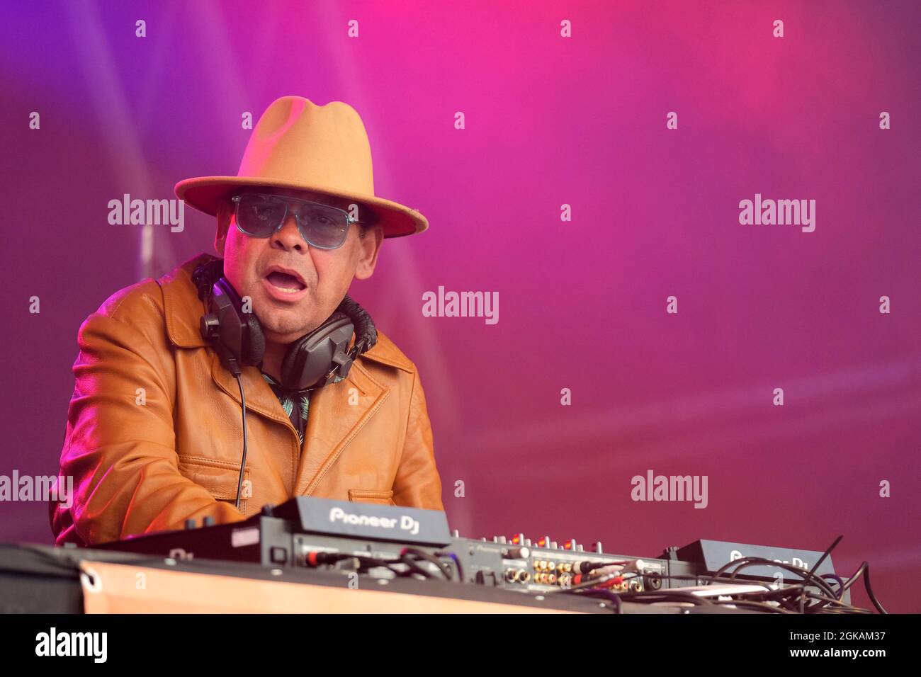 Charles craig hi-res stock photography and images - Alamy