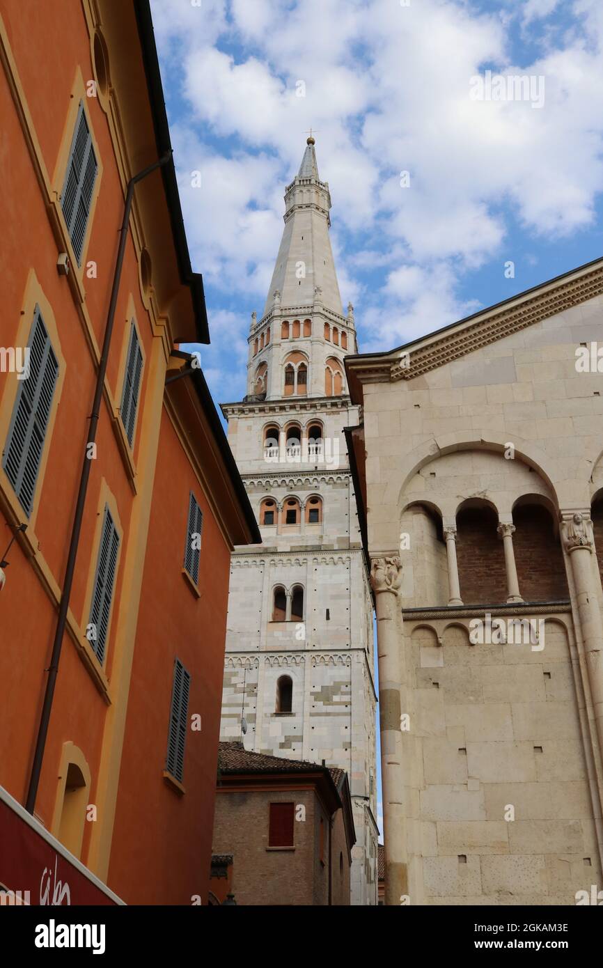Tower of Ghirlandina (Garland), Modena, Emilia-Romagna, Italy ...
