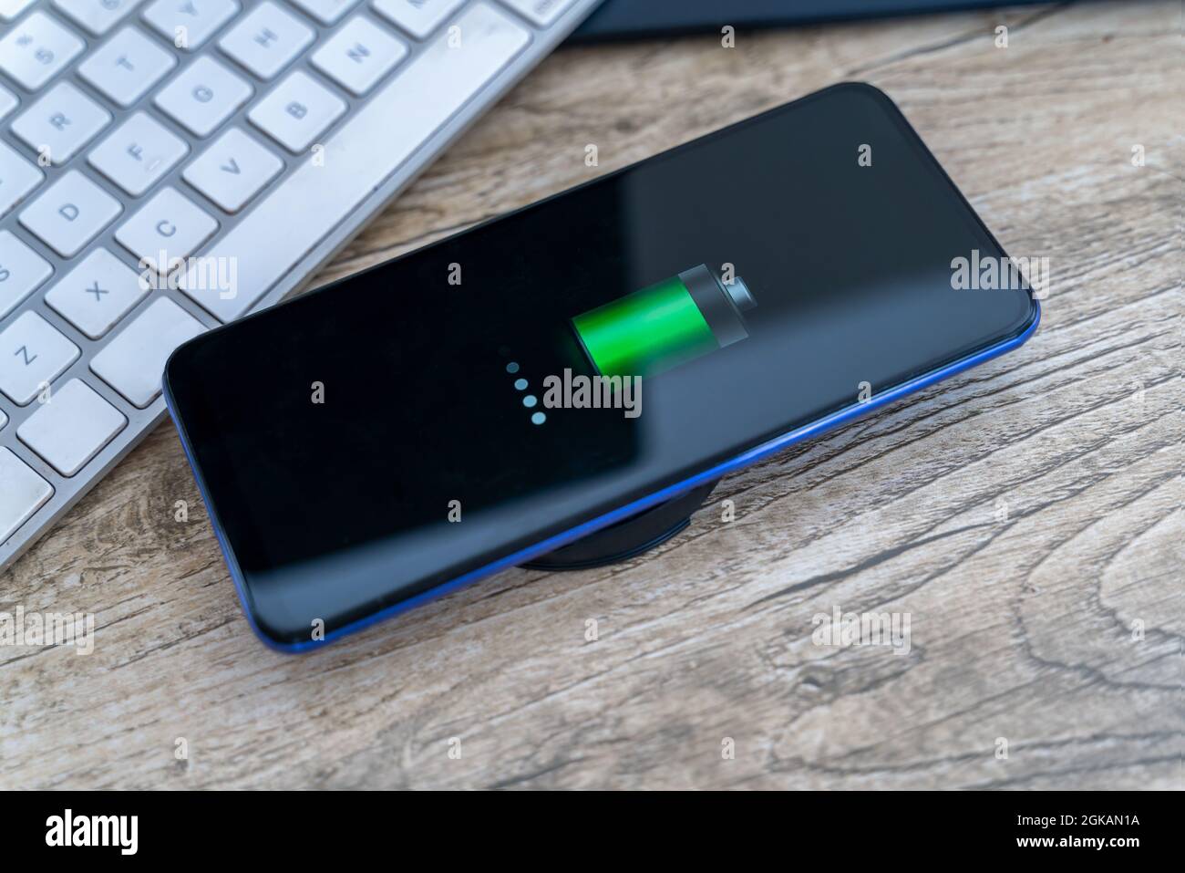 Wirelessly charge hi-res stock photography and images - Alamy