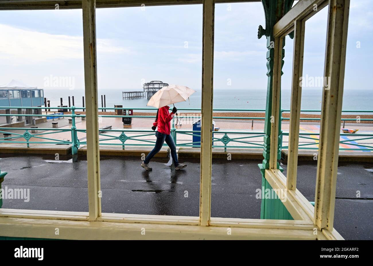 Umbrella and rainfall hi-res stock photography and images - Alamy