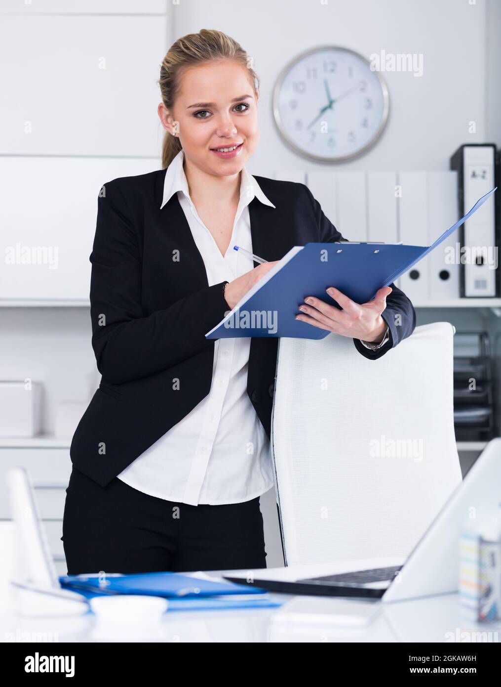 Business woman writing tasks Stock Photo - Alamy