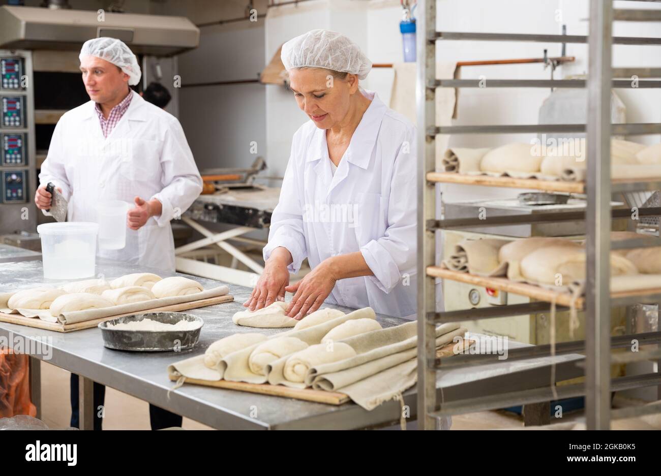 Forming buns manufacturing hi-res stock photography and images - Alamy