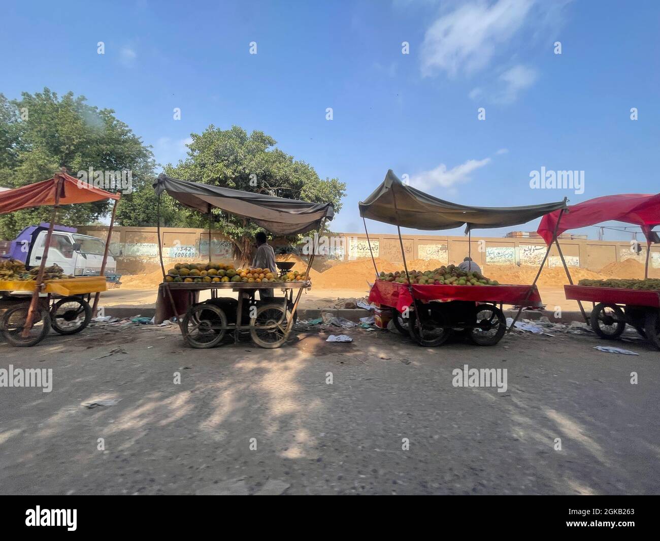 Lahore market juice hi-res stock photography and images - Alamy