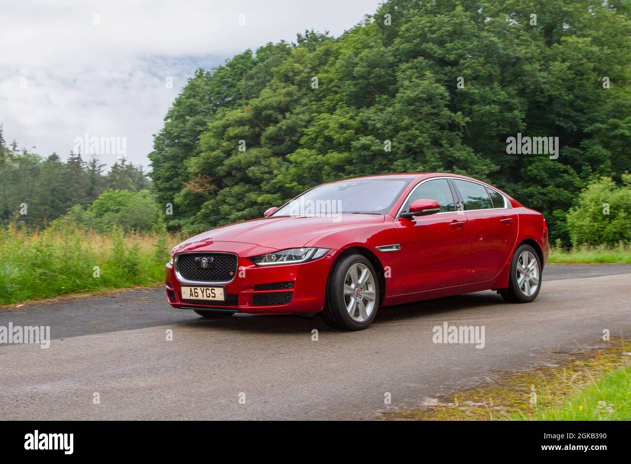 Jaguar xe 2 0i r sport saloon 4dr petrol auto hi-res stock photography ...