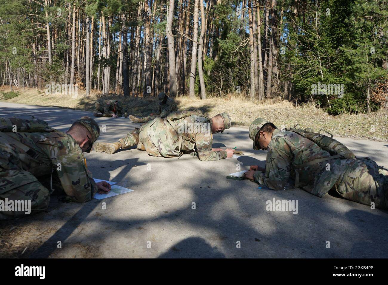 Soldiers plot a course during Land Navigation at Oberdachstetten ...