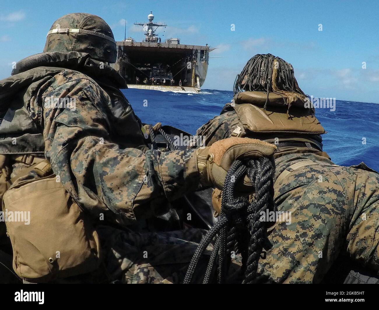 U.S. Marines with Battalion Landing Team, 3rd Battalion, 4th Marines ...