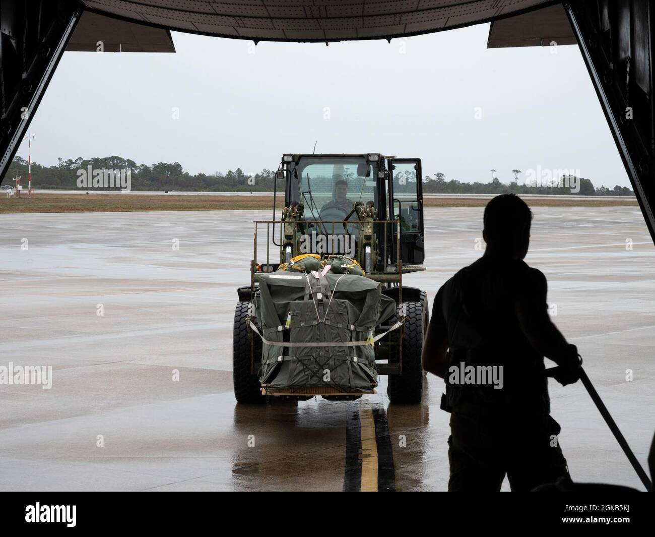 An Air Commando with the 1st Special Operations Logistics Readiness ...