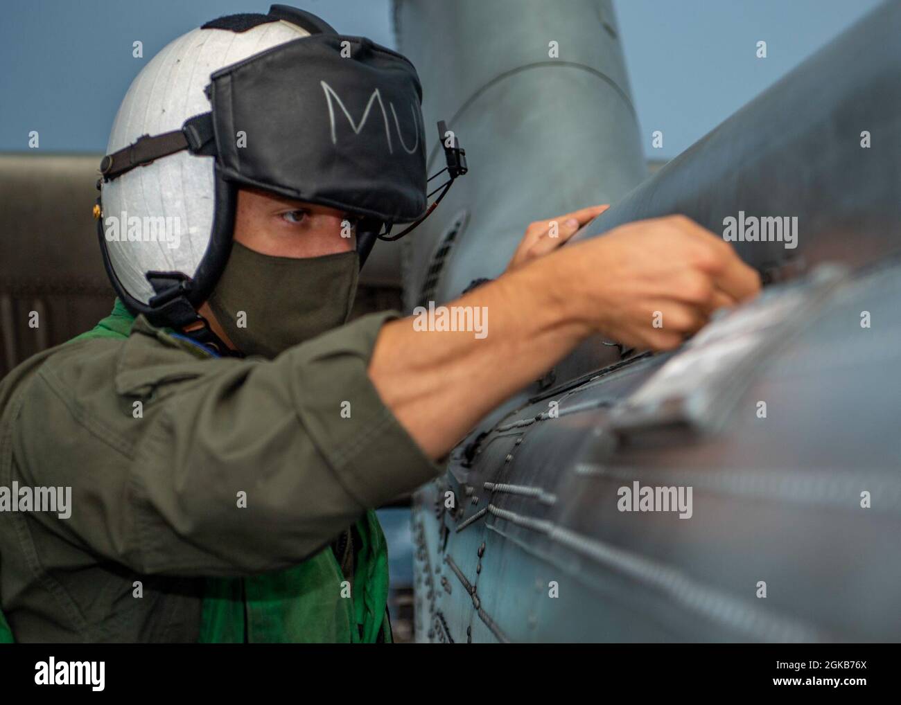 PACIFIC OCEAN (March 1, 2021) U.S. Navy Naval Air Crewman (Helicopter ...