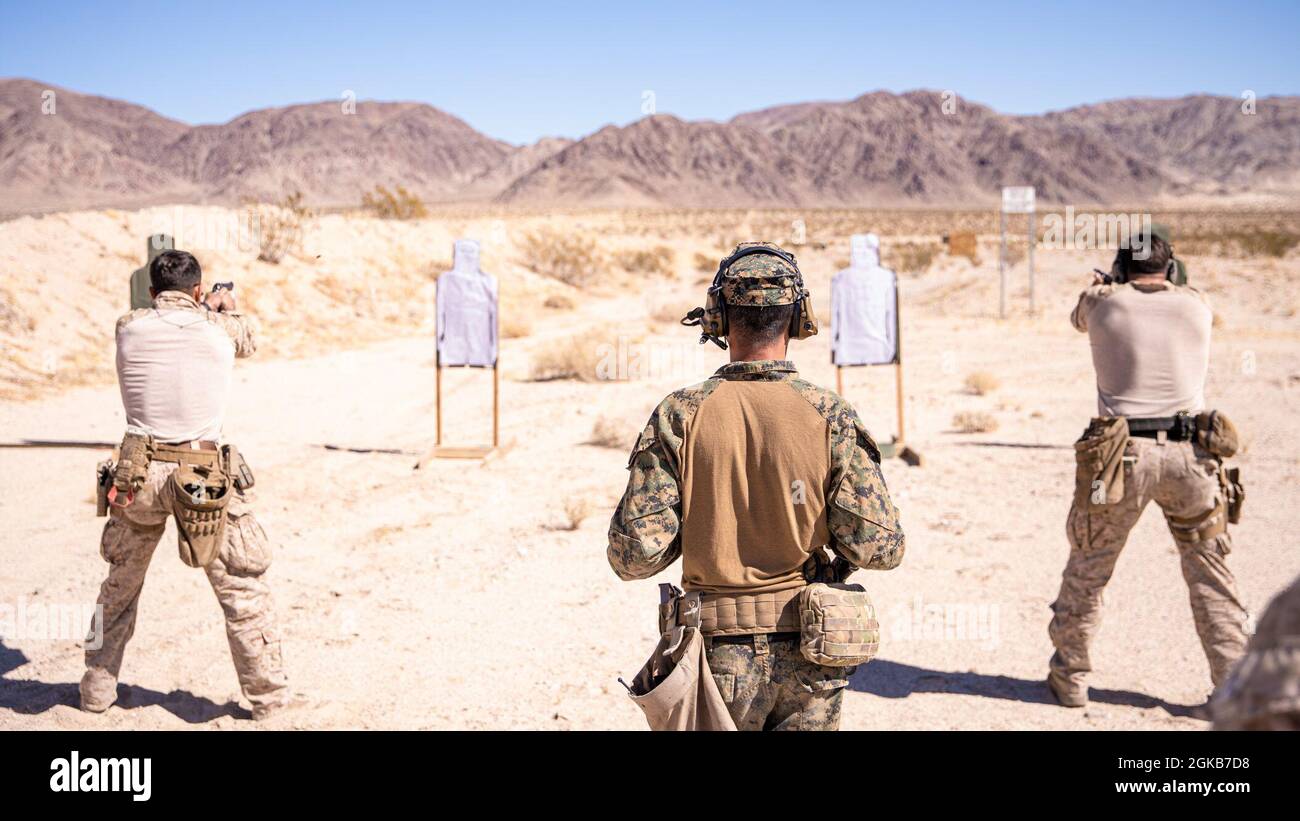 M9 combat pistol qualification hi-res stock photography and images - Alamy