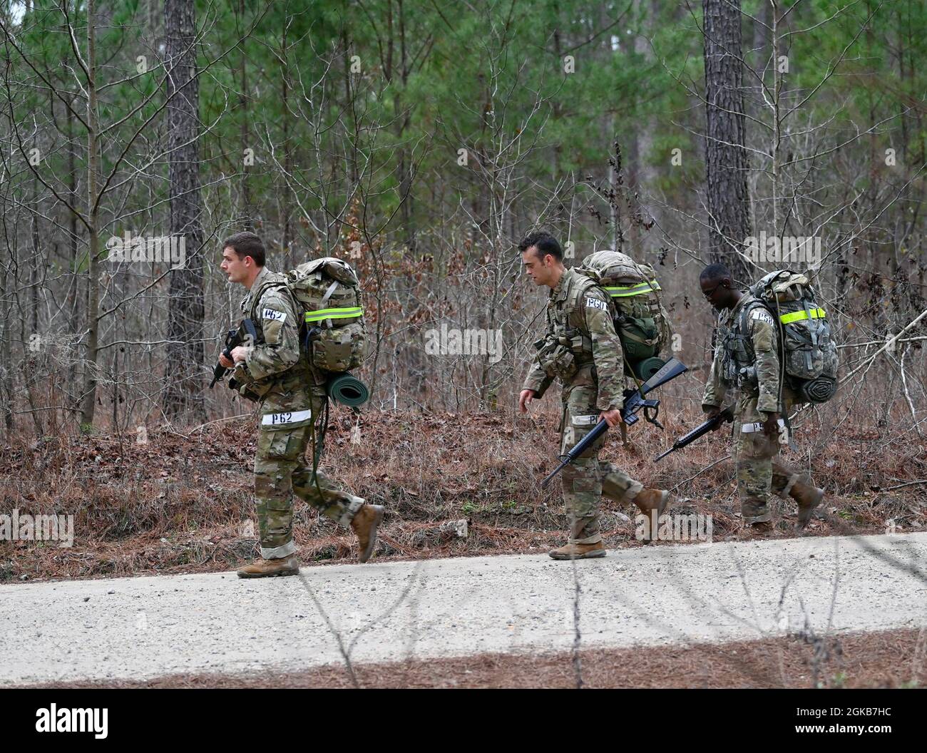 Soldiers assigned to the U.S. Army John F. Kennedy Special Warfare ...