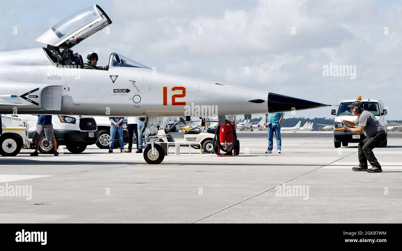 210301-N-DG679-094 JACKSONVILLE, Fla. (March 1, 2021) Joe Hawley, a ...