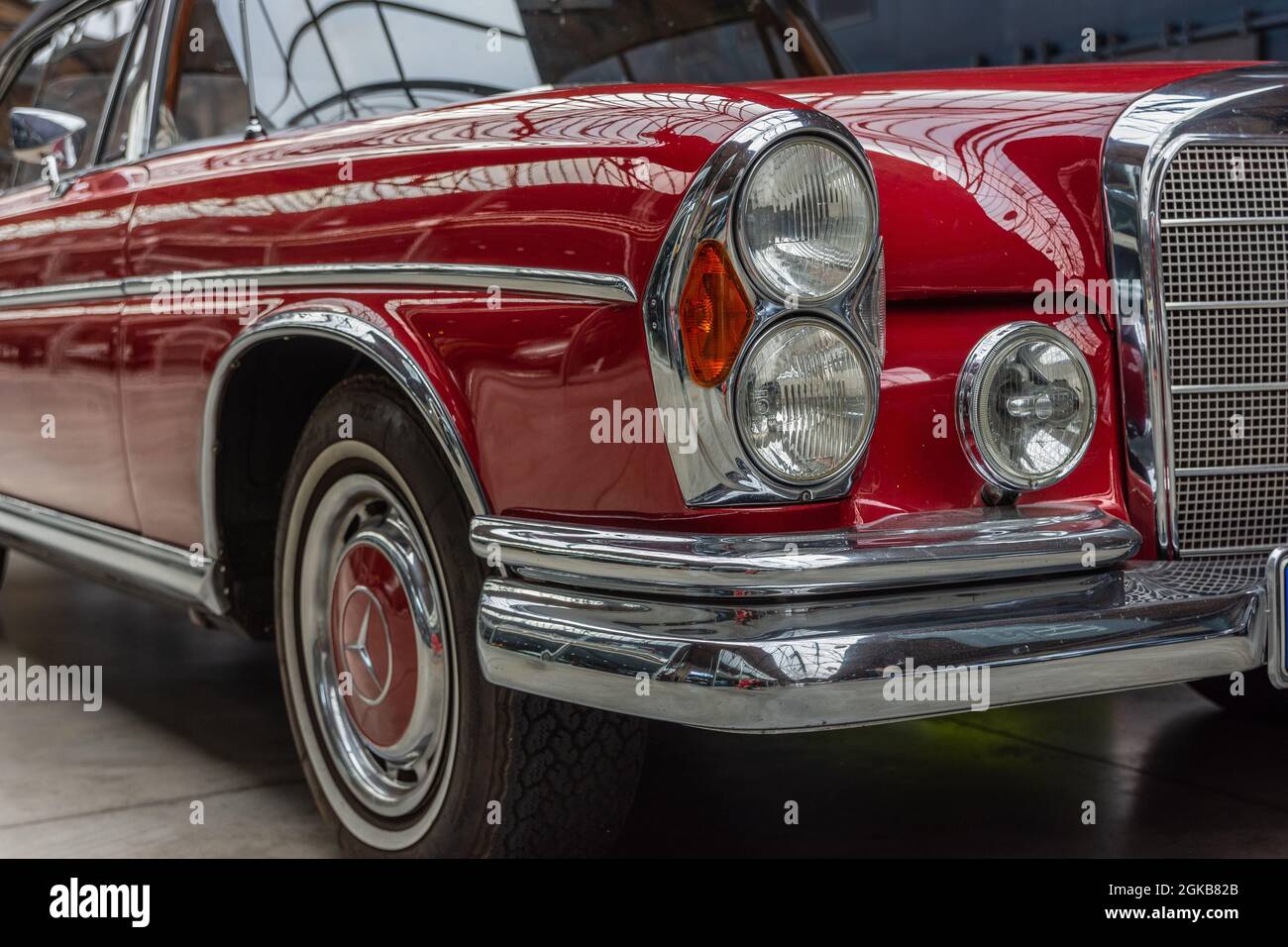 Mercedes benz 280 se hi-res stock photography and images - Alamy