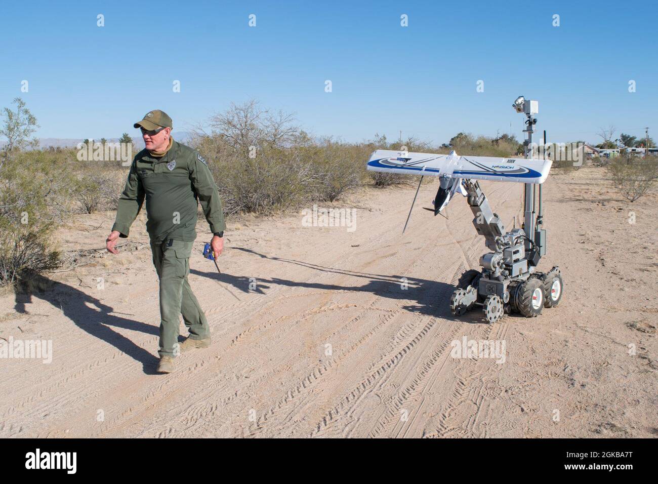 Bomb technician examine hi-res stock photography and images - Alamy