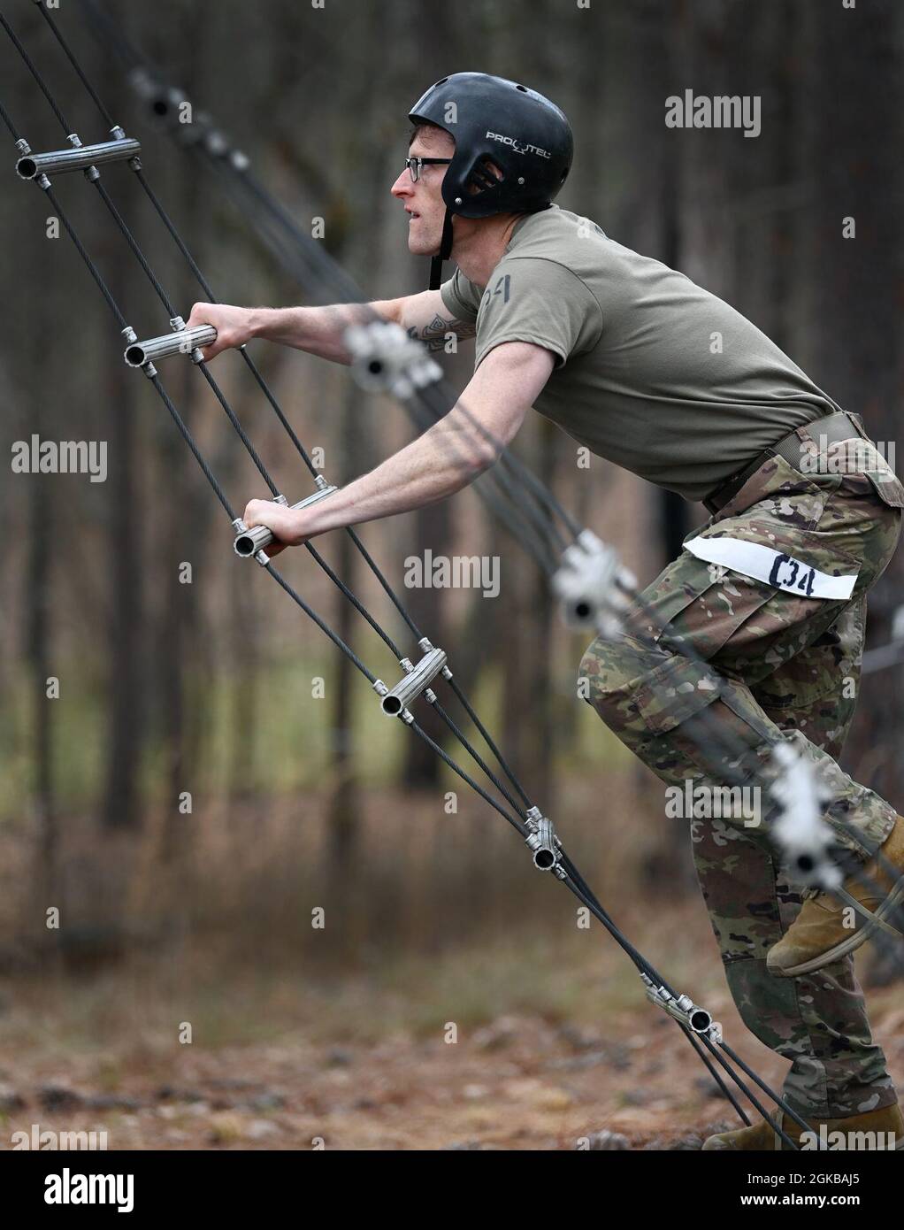 A Civil Affairs candidate at the U.S. Army John F. Kennedy Special ...