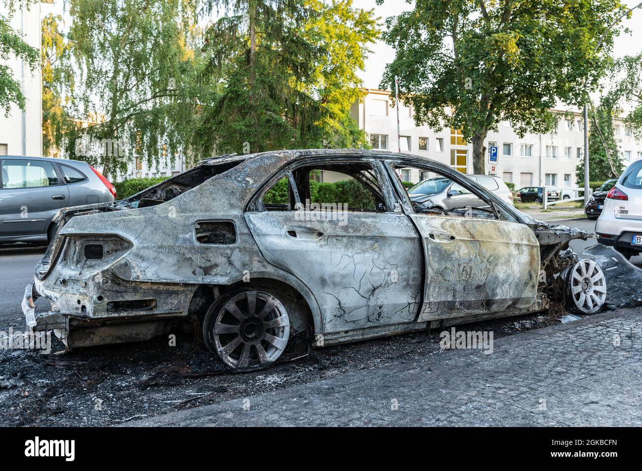 Rusty mercedes benz car hi-res stock photography and images - Alamy