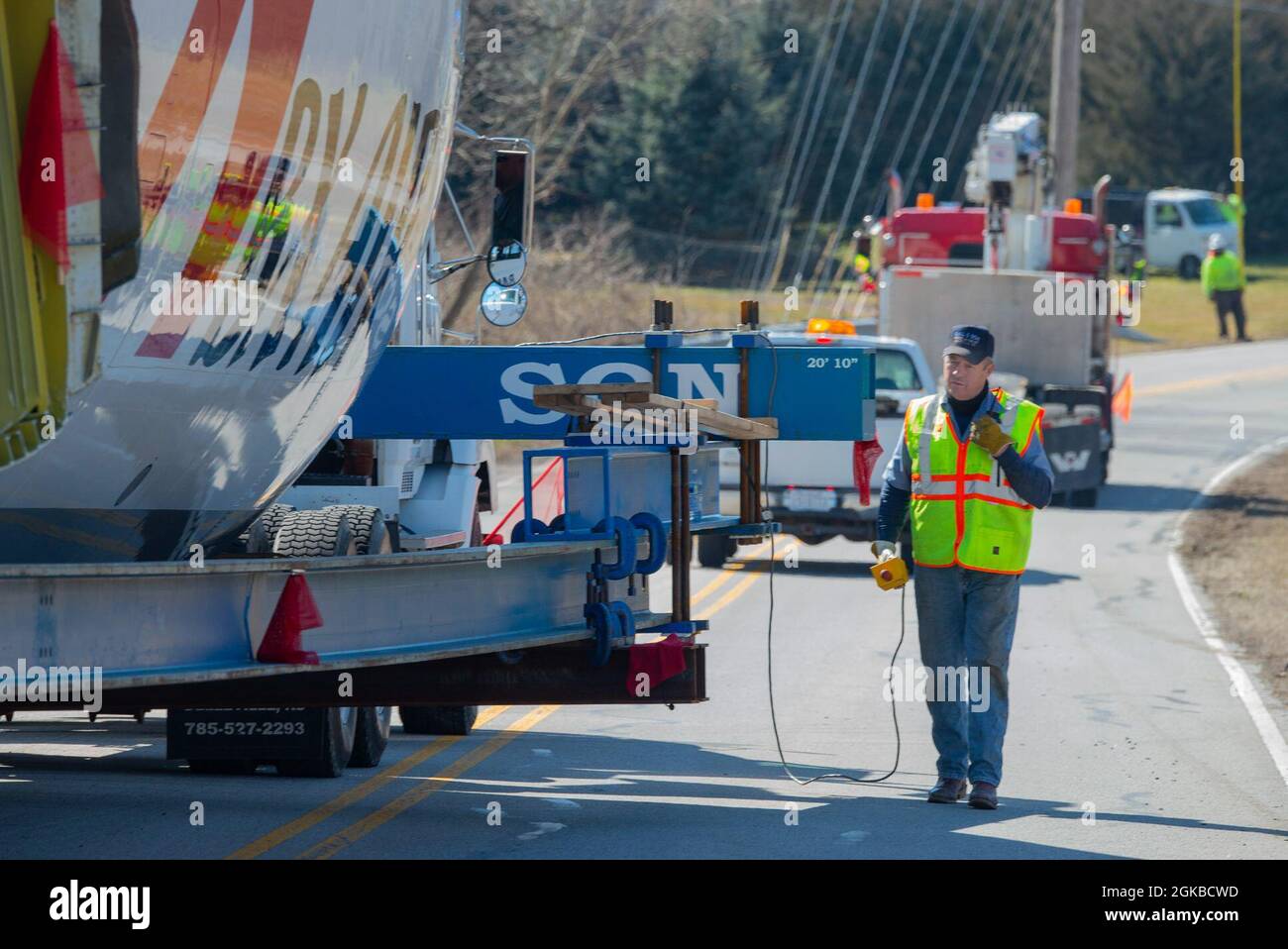 Aircraft dolly hi-res stock photography and images - Alamy