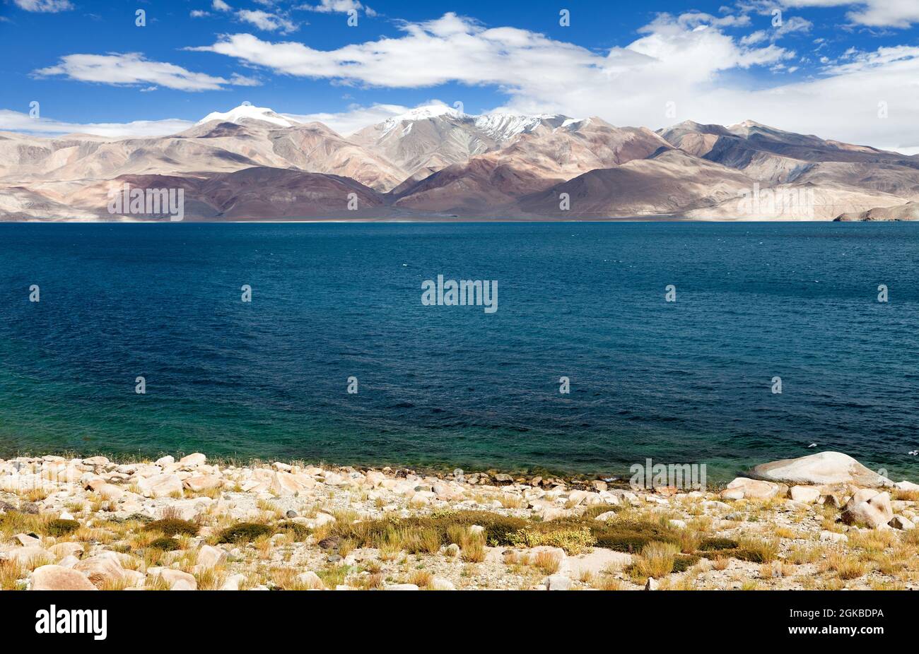 Tso Moriri lake in Rupshu valley, Chamser and Lungser Kangri - Ladakh ...