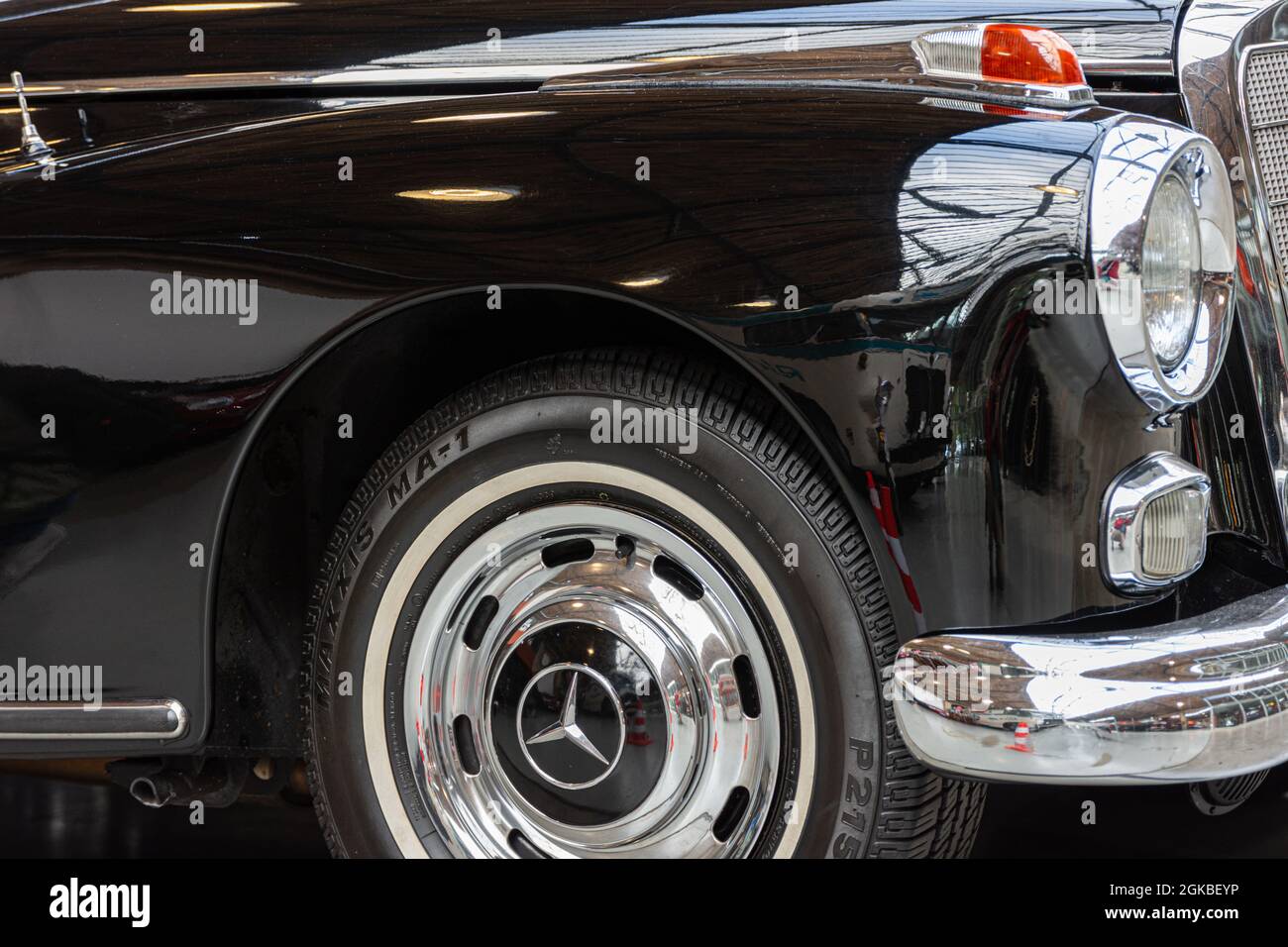 Old style mercedes hi-res stock photography and images - Alamy