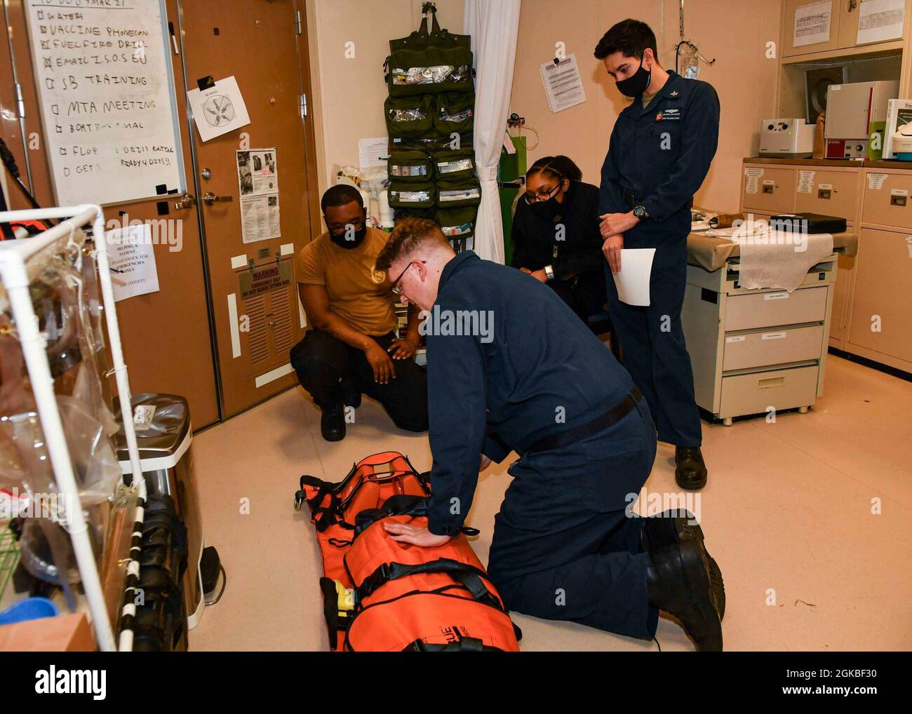 Stretcher bearer training hi-res stock photography and images - Alamy
