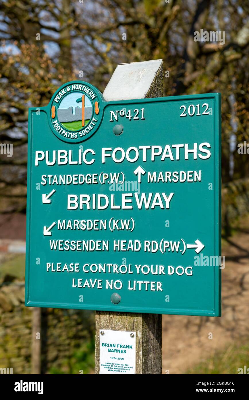 Footpaths sign hi-res stock photography and images - Alamy