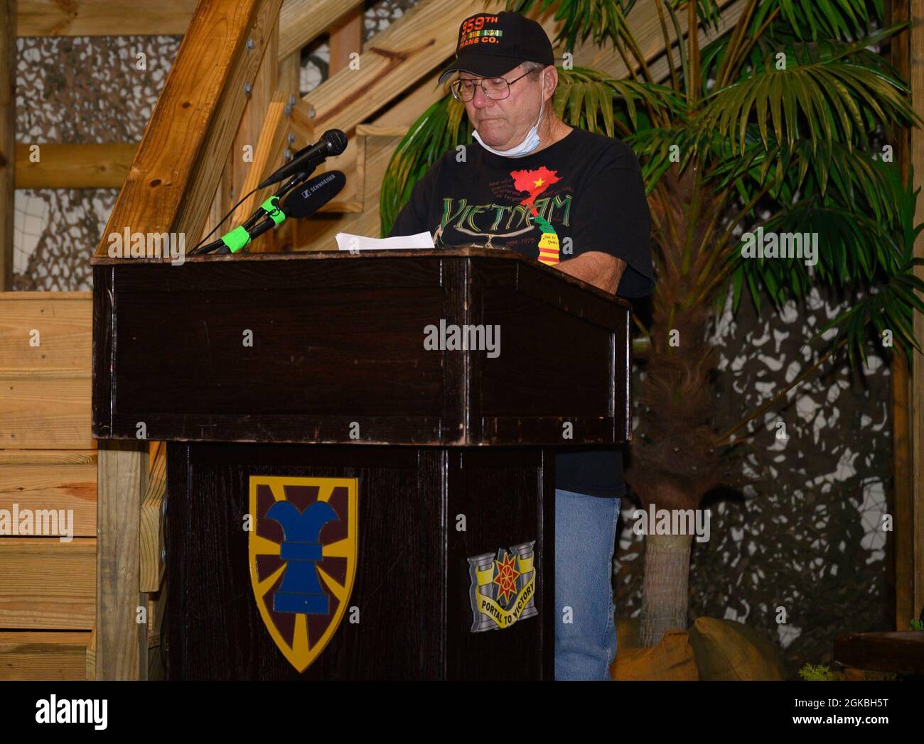 Fred Carter, a Vietnam War veteran, speaks during a Bronze Star ...
