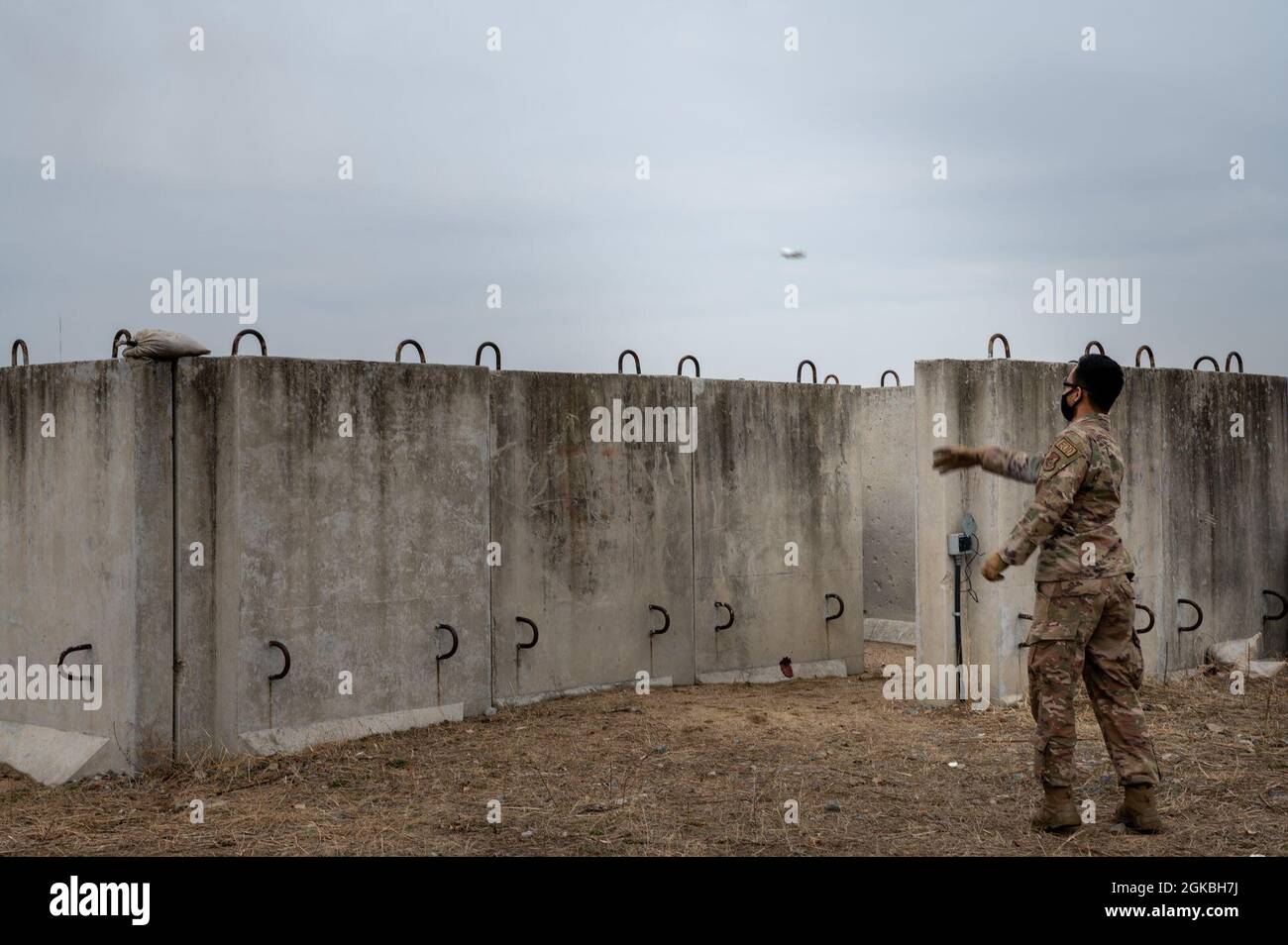 Throws to ground hi-res stock photography and images - Alamy