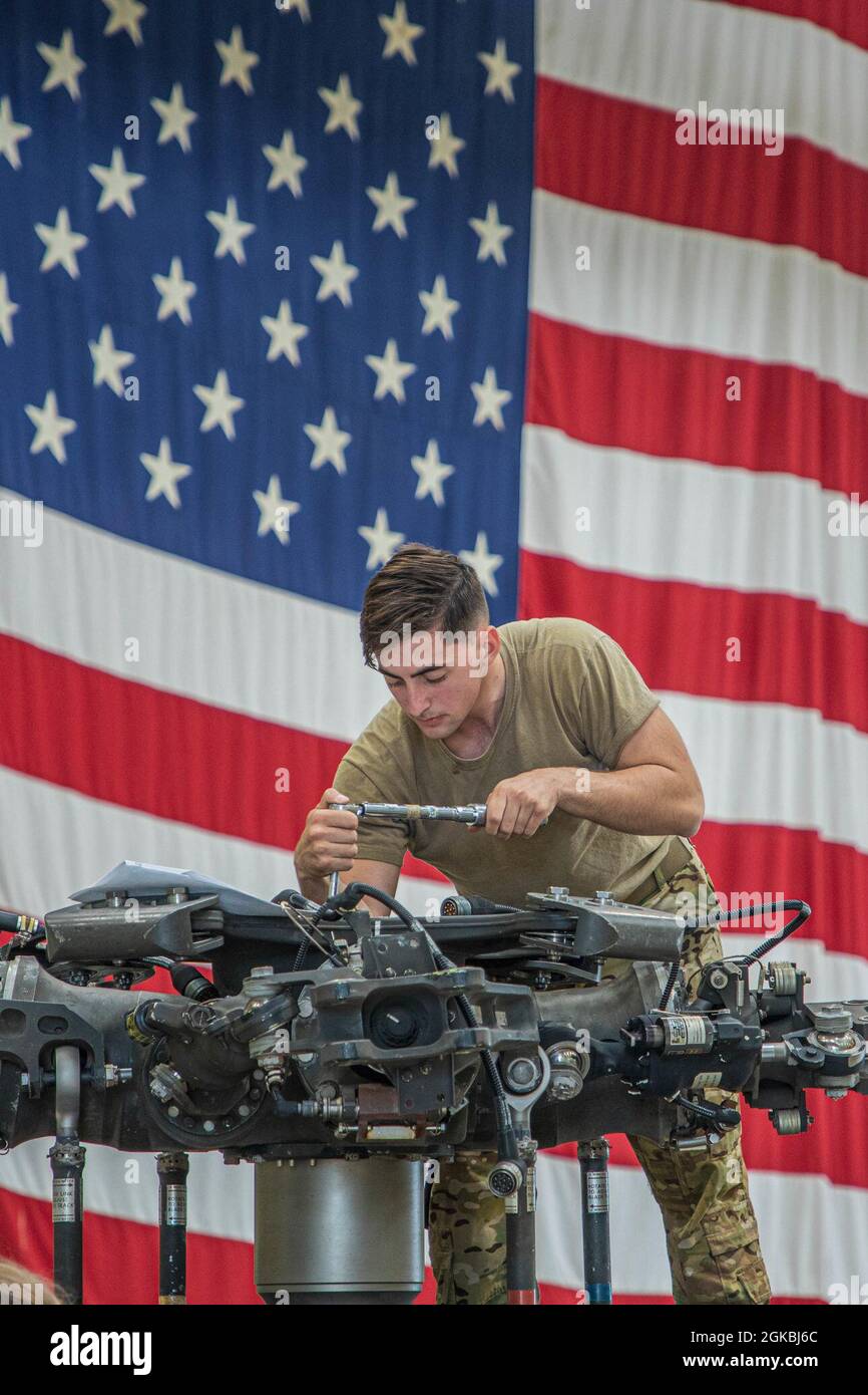 15T Blackhawk repairers assigned to 3rd Battalion, 25th Aviation ...