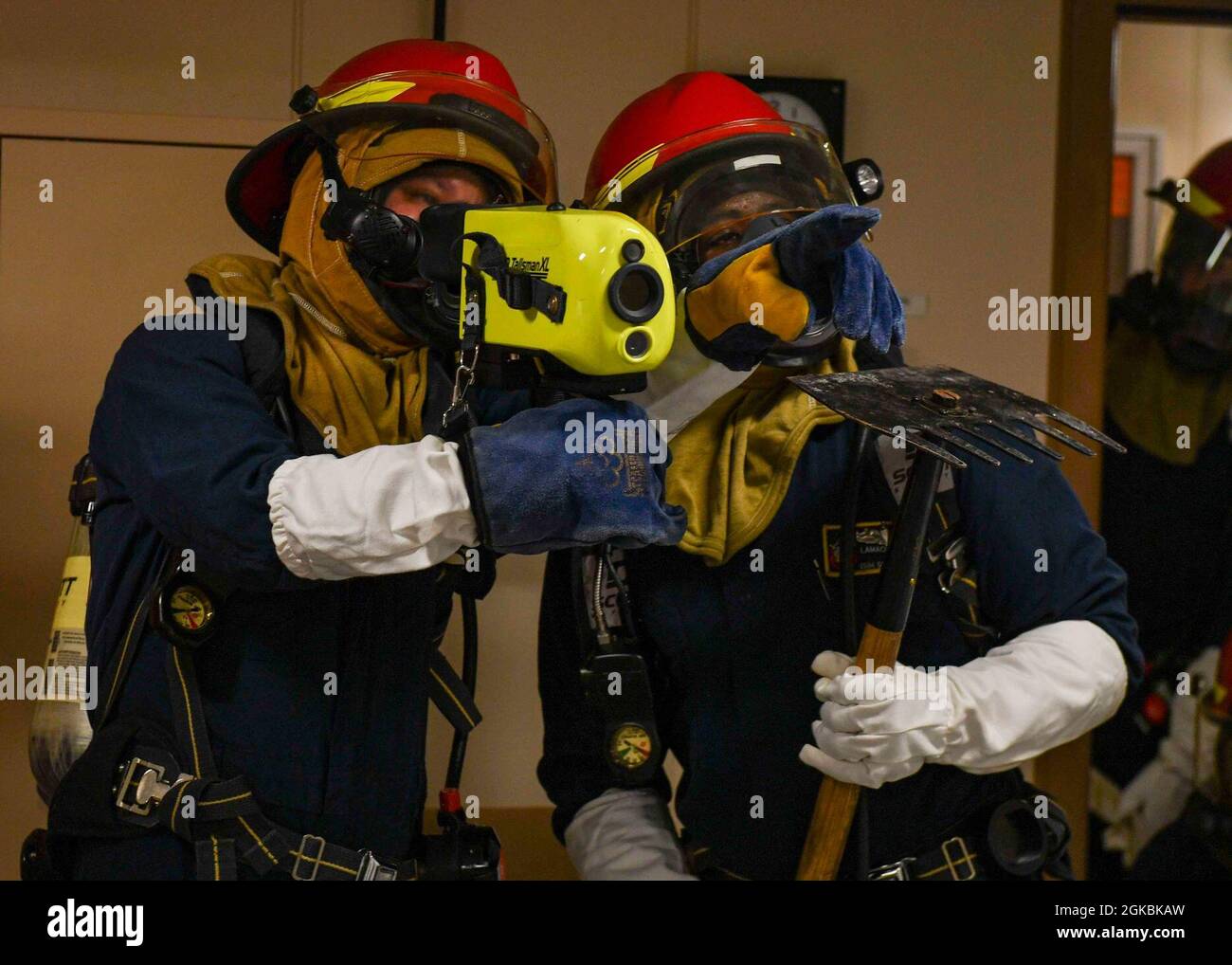 Naval firefighting thermal imager nfti hi-res stock photography and ...