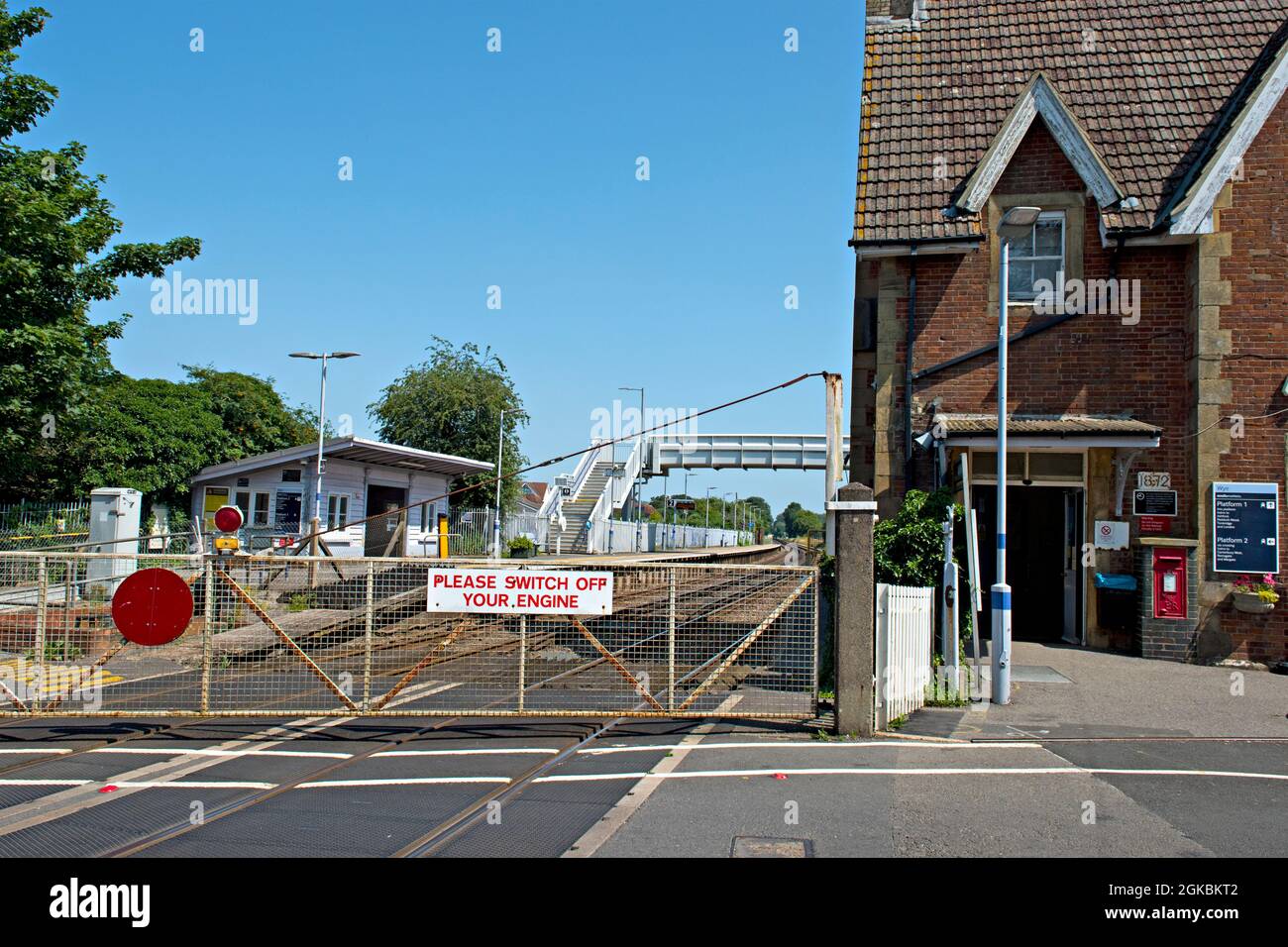 Manual crossing gated at Wye railway station, Wye, Kent UK Stock Photo ...