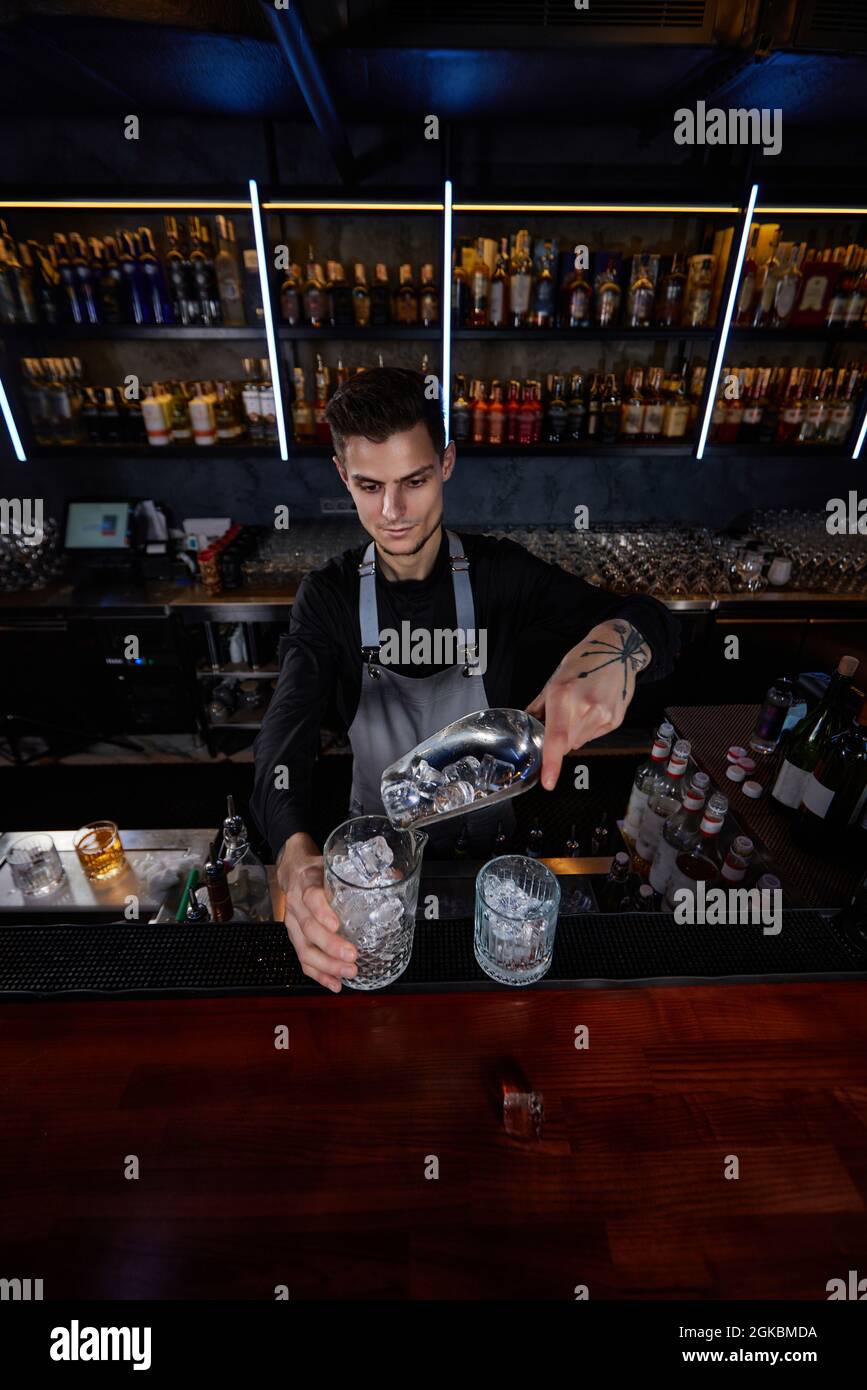 Bartender puts ice cubes hi-res stock photography and images - Alamy