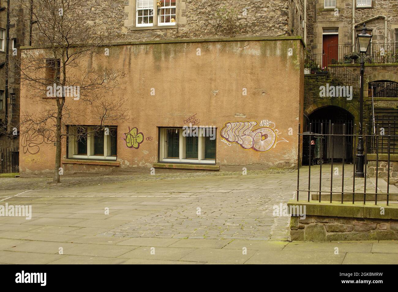 graffiti in close off royal mile in Edinburgh Stock Photo - Alamy