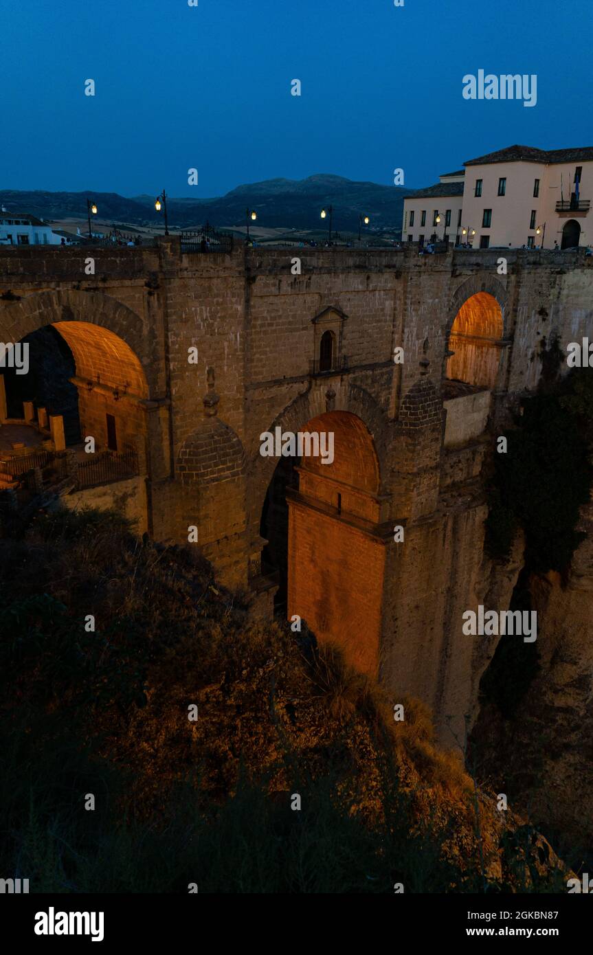 Puente monumental hi-res stock photography and images - Alamy