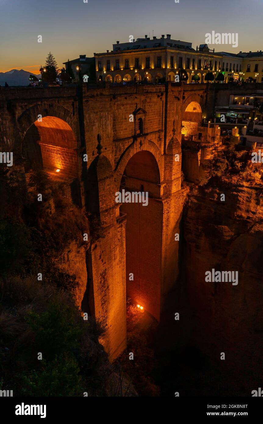 Puente monumental hi-res stock photography and images - Alamy