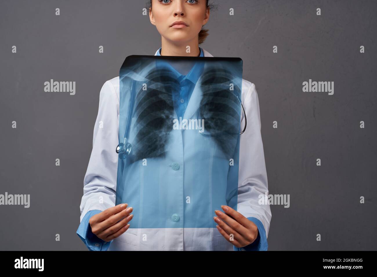 woman doctor radiologist diagnostics x-ray research Stock Photo - Alamy