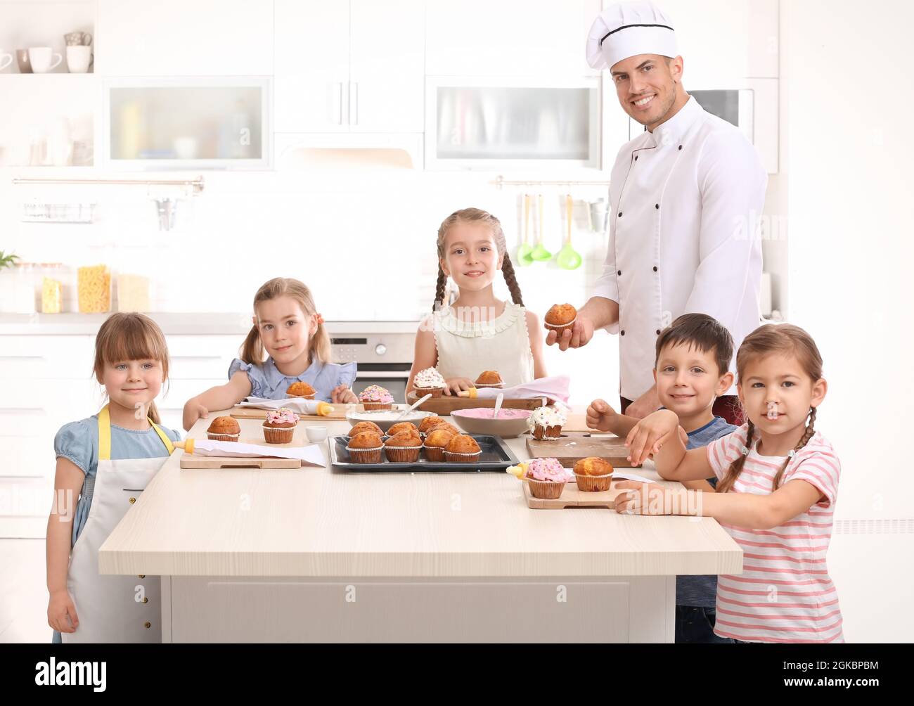 Group of children table cooking chef hi-res stock photography and ...