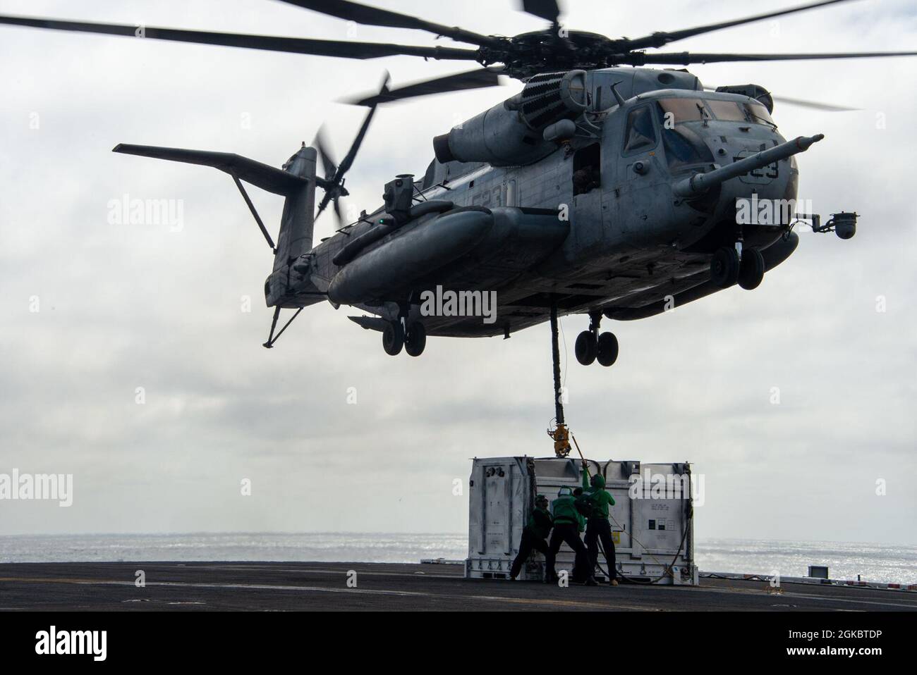 210306-N-LU761-1625 PACIFIC OCEAN (Mar. 6, 2021) A U.S. Marine Corps CH ...