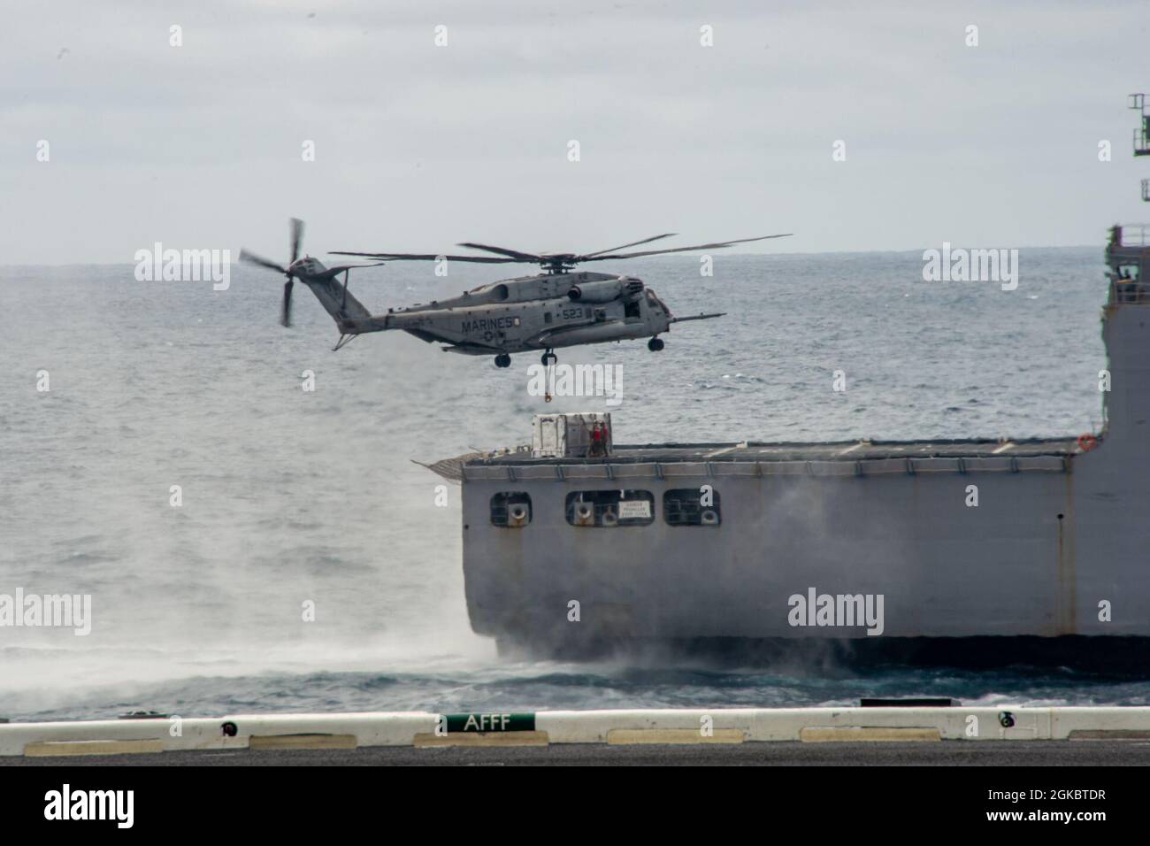 210306-N-LU761-1824 PACIFIC OCEAN (Mar. 6, 2021) A U.S. Marine Corps CH ...
