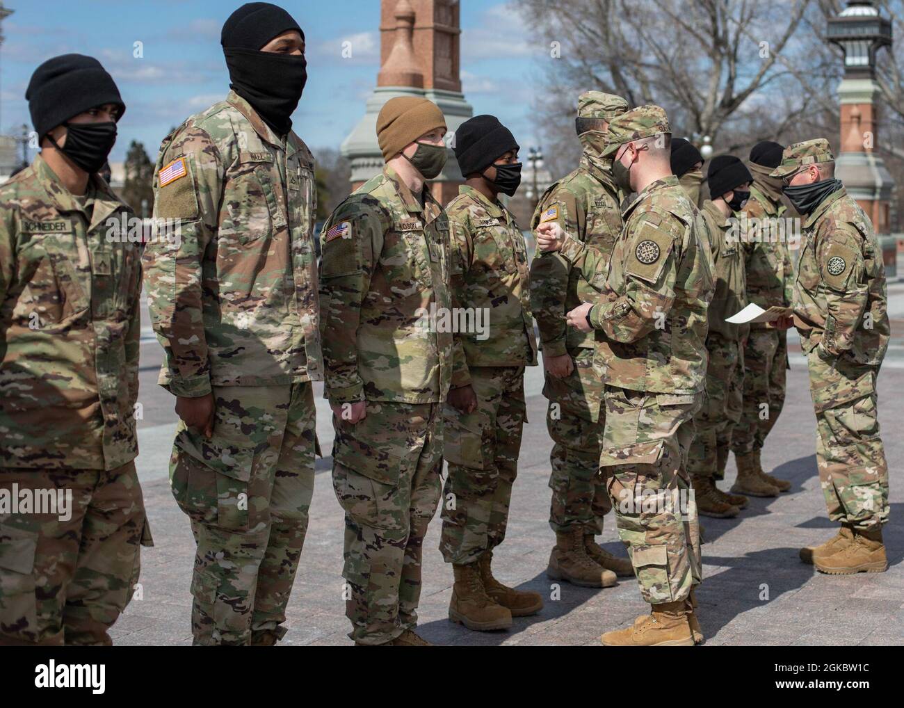 U.S. Soldiers with the 1434th Engineer Compnay, 177th Military Police ...