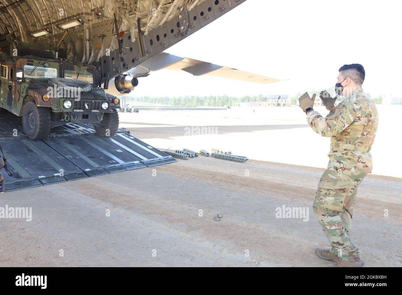 Airman guides Humvee off transport plane during JRTC 21-05 Stock Photo ...