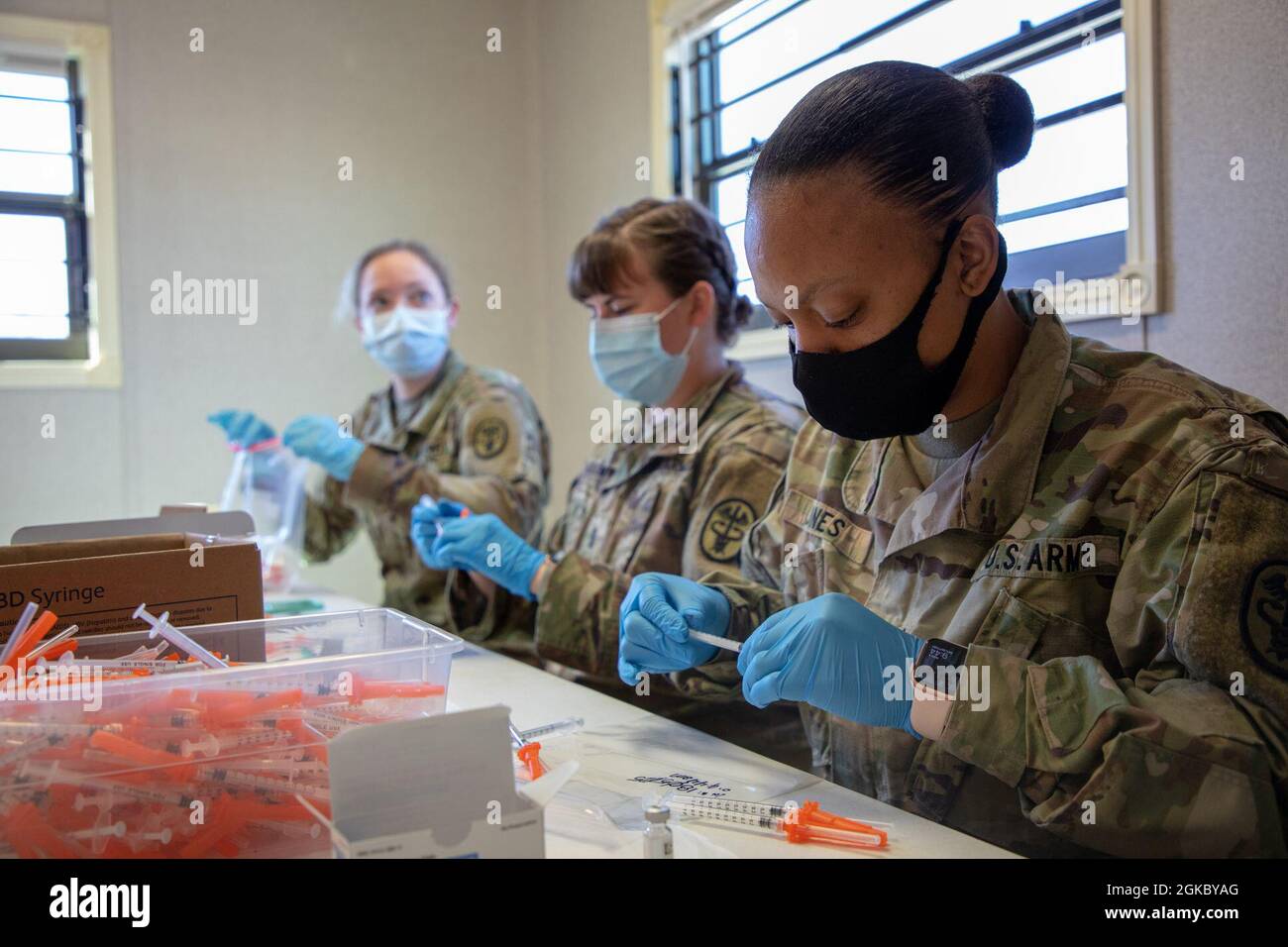 U.S. Army 2nd Lt. Sharice Jones, an active-duty medical surgical nurse ...