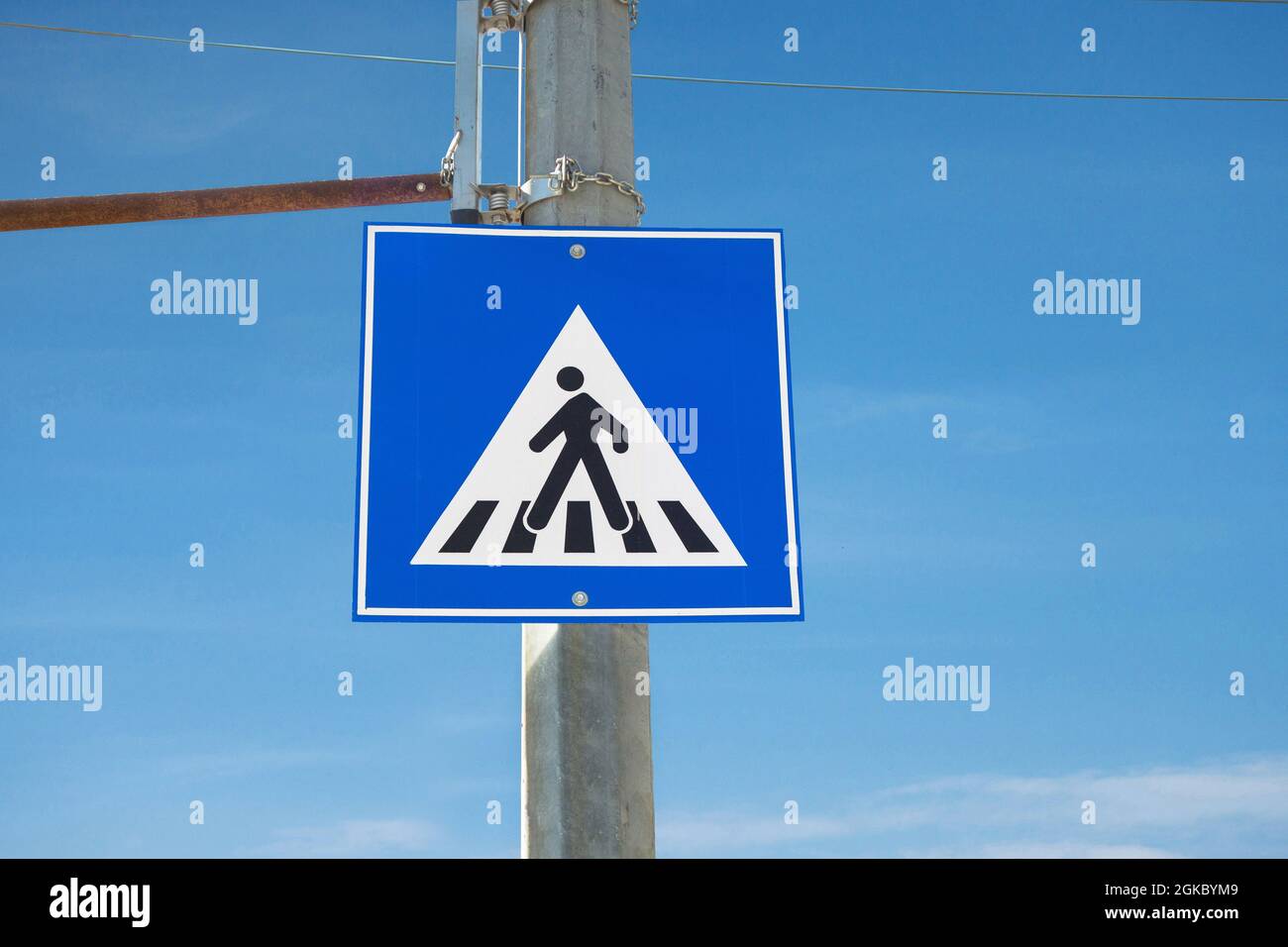 Blue pedestrian zone road sign hi-res stock photography and images - Alamy