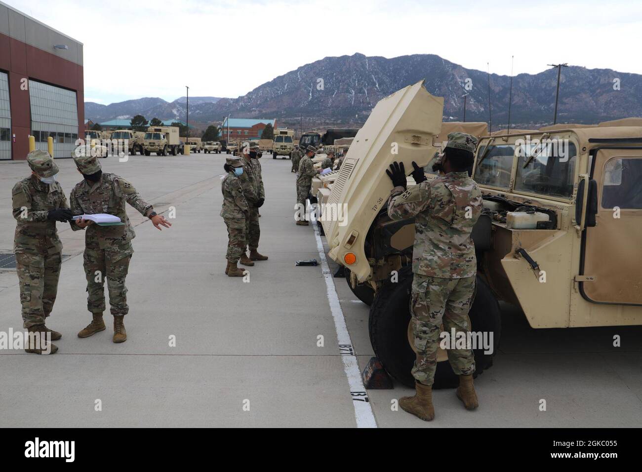 Soldiers with Bravo Detachment, 230th Finance Support Unit, 4th Special ...