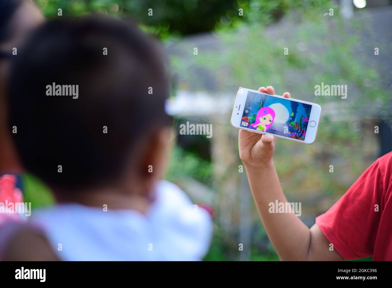 Cartoon kids watching cartoon hi-res stock photography and images - Alamy